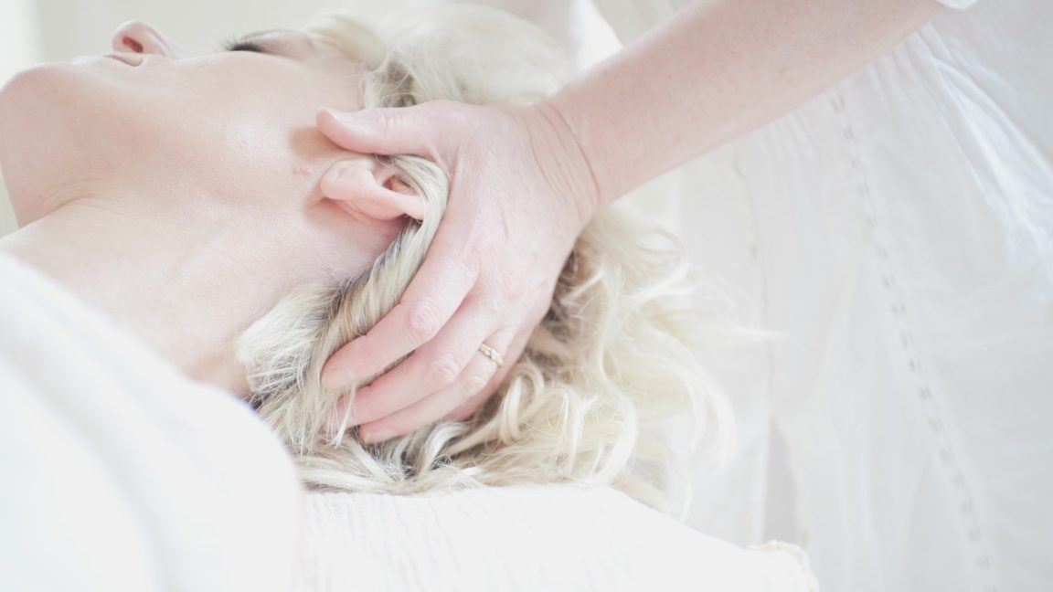 Hilft eine Kopfmassage für ein schnelleres Haarwachstum?